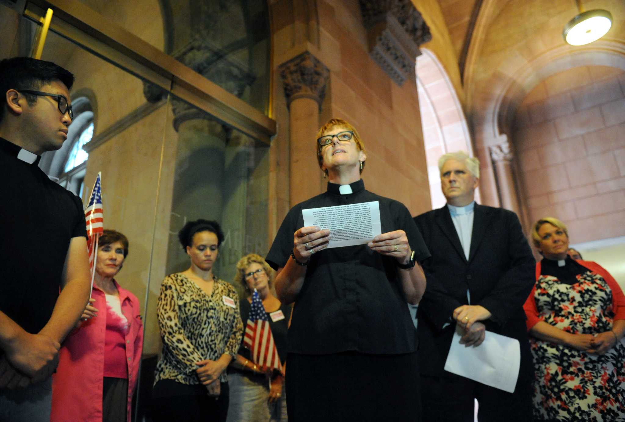 Clergy backs candidate's stance on Pledge