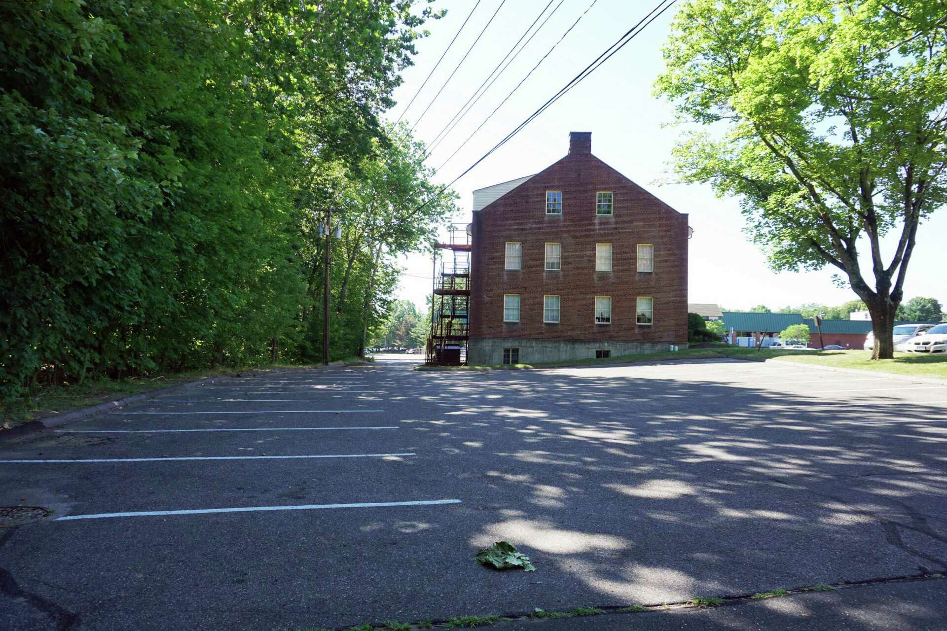 Mixed retail, 52-unit Trumbull Center apartment proposal advances