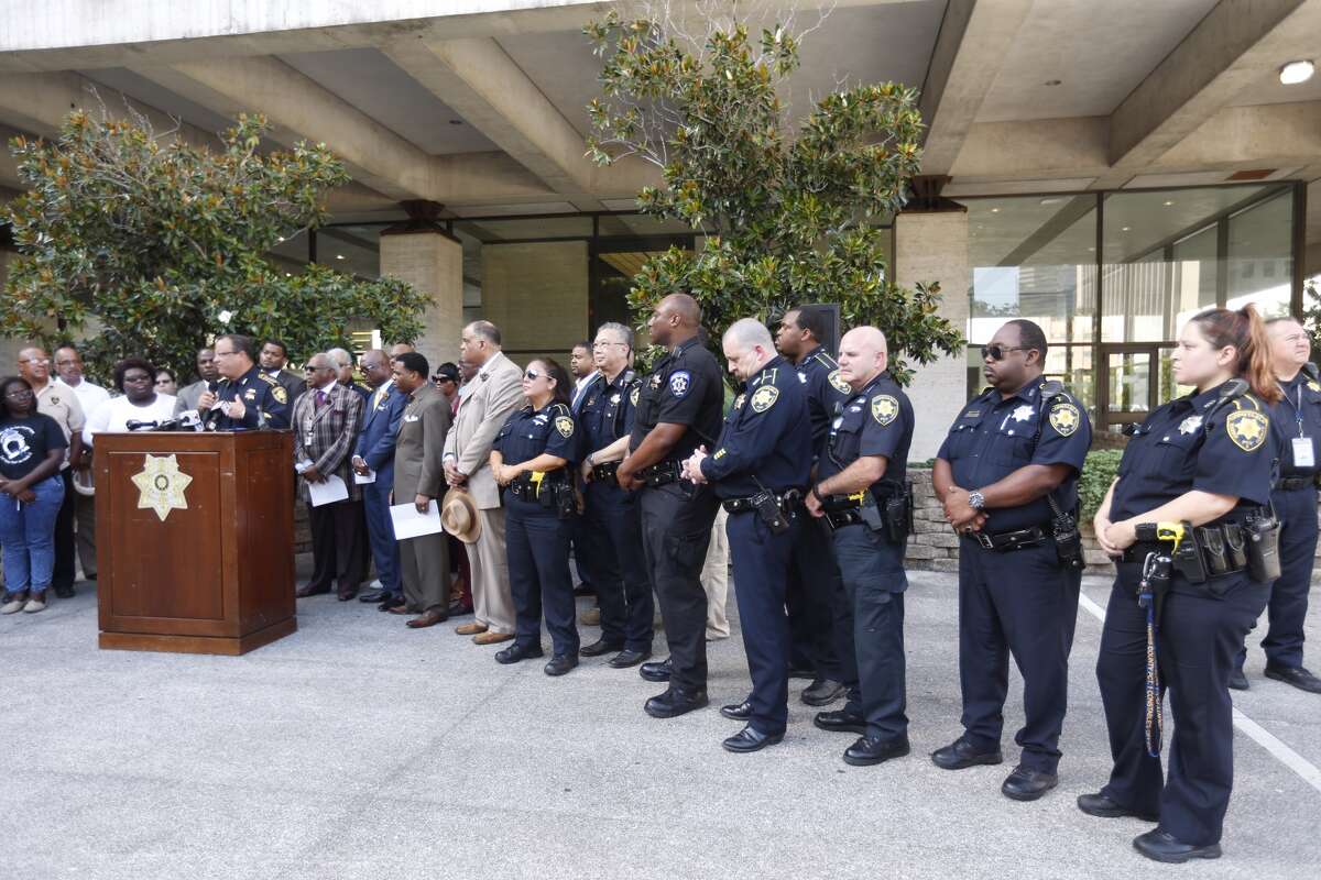 Prominent graffiti piece over Houston highway displays tension with police