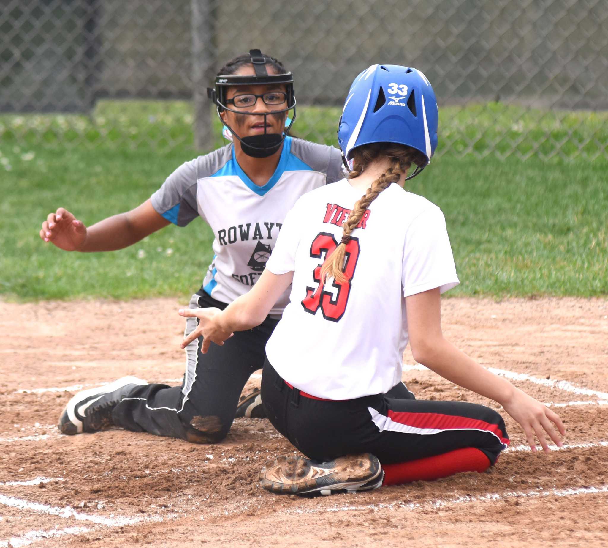 Monroe races past Rowayton