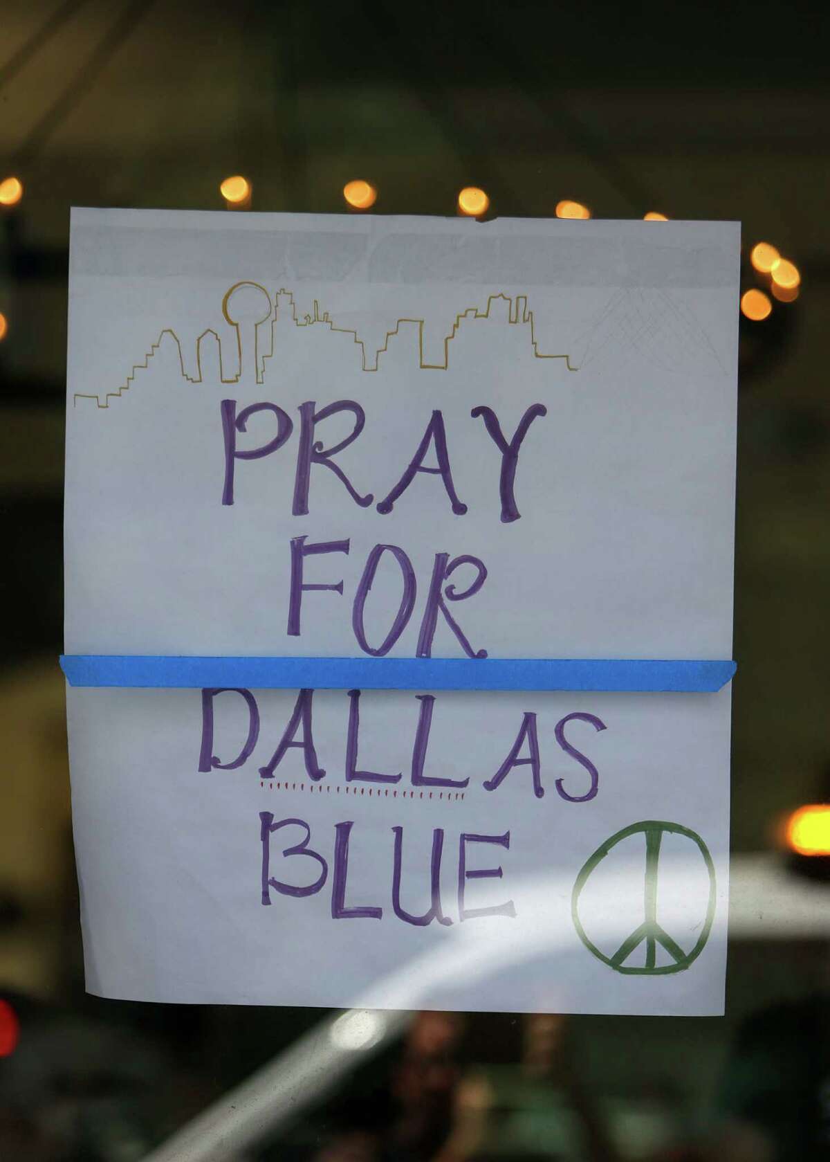 Images and video from the Dallas shooting (warning: graphic content)