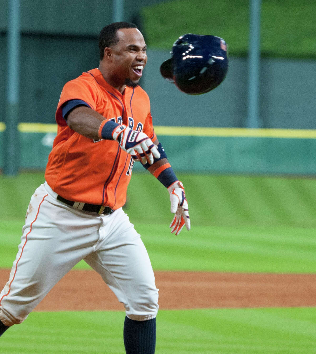 Former Astros players Luis Valbuena, Jose Castillo die in car accident