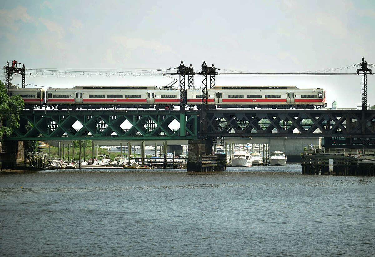 Vertical lift span is state’s choice for Norwalk rail bridge replacement