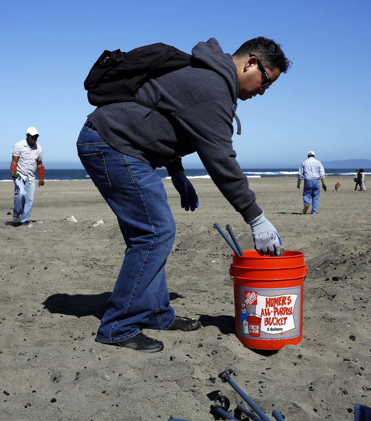 Volunteers keep Ocean Beach from drowning in trash