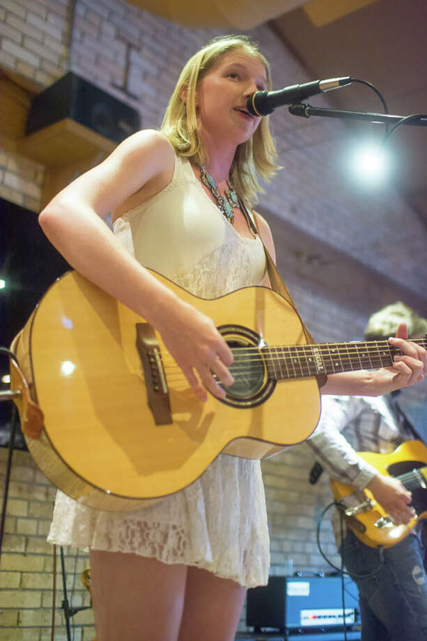 Photos: Rachel Laven presents her new album at Blue Star Brewing Co. - mySA