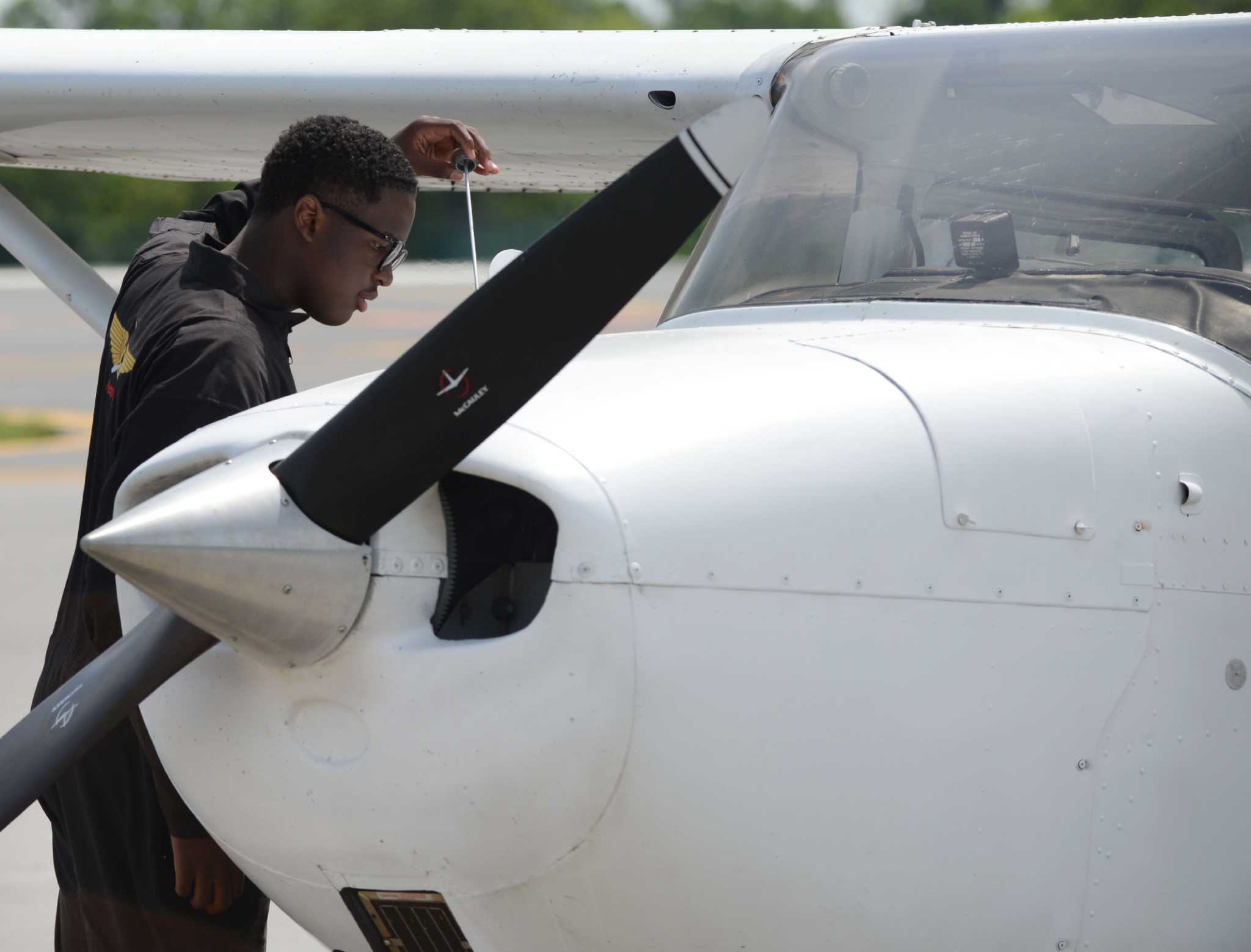Teen pilot who stopped in Colonie completes record flight
