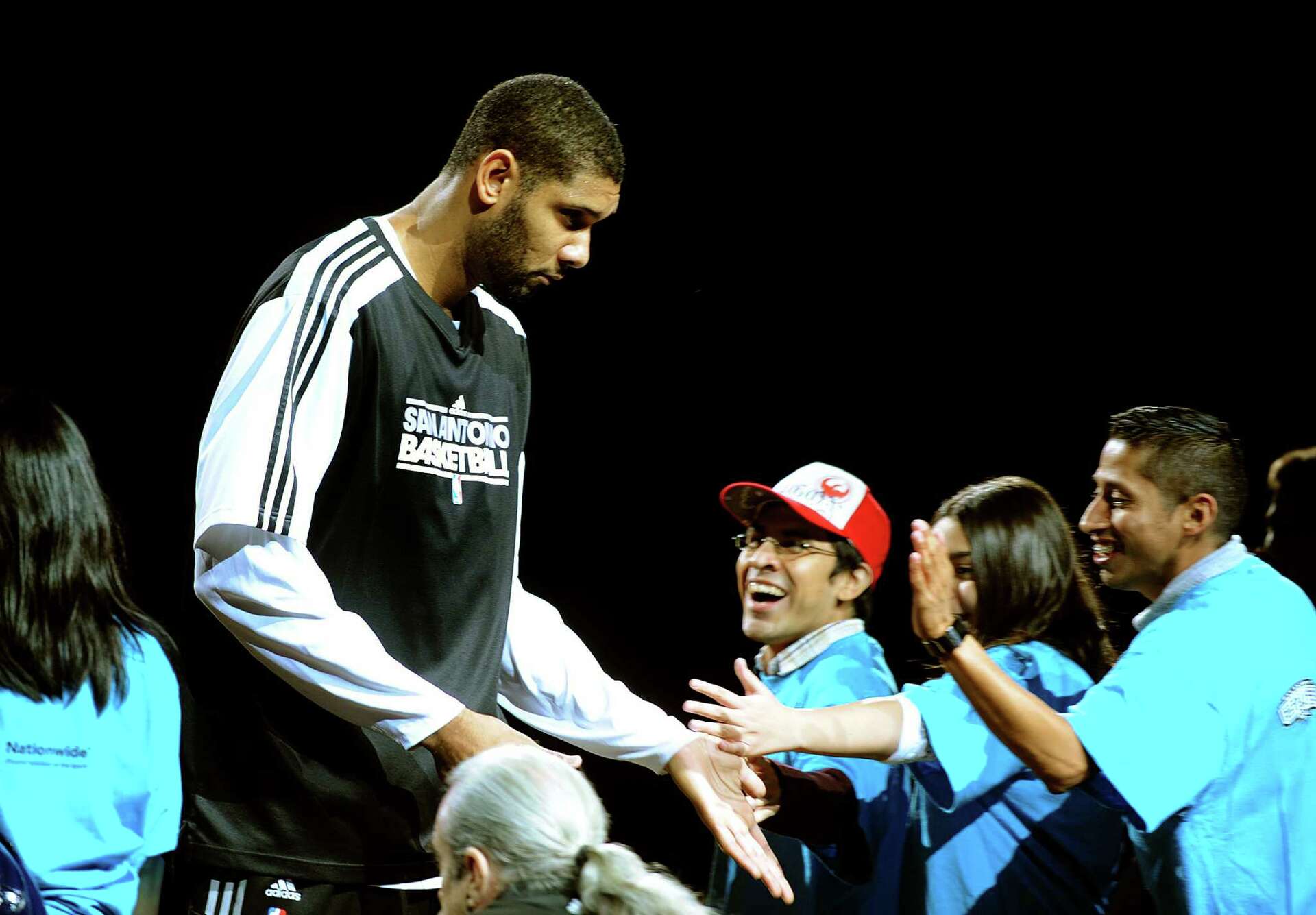 Spurs fans heartbroken after Duncan retirement, thankful for 19 seasons