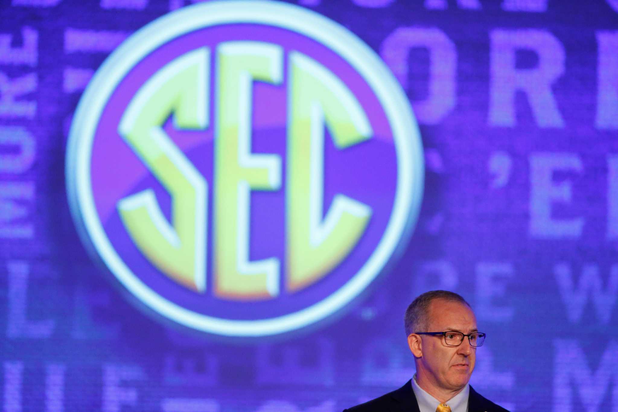 SEC commissioner addresses many topical issues