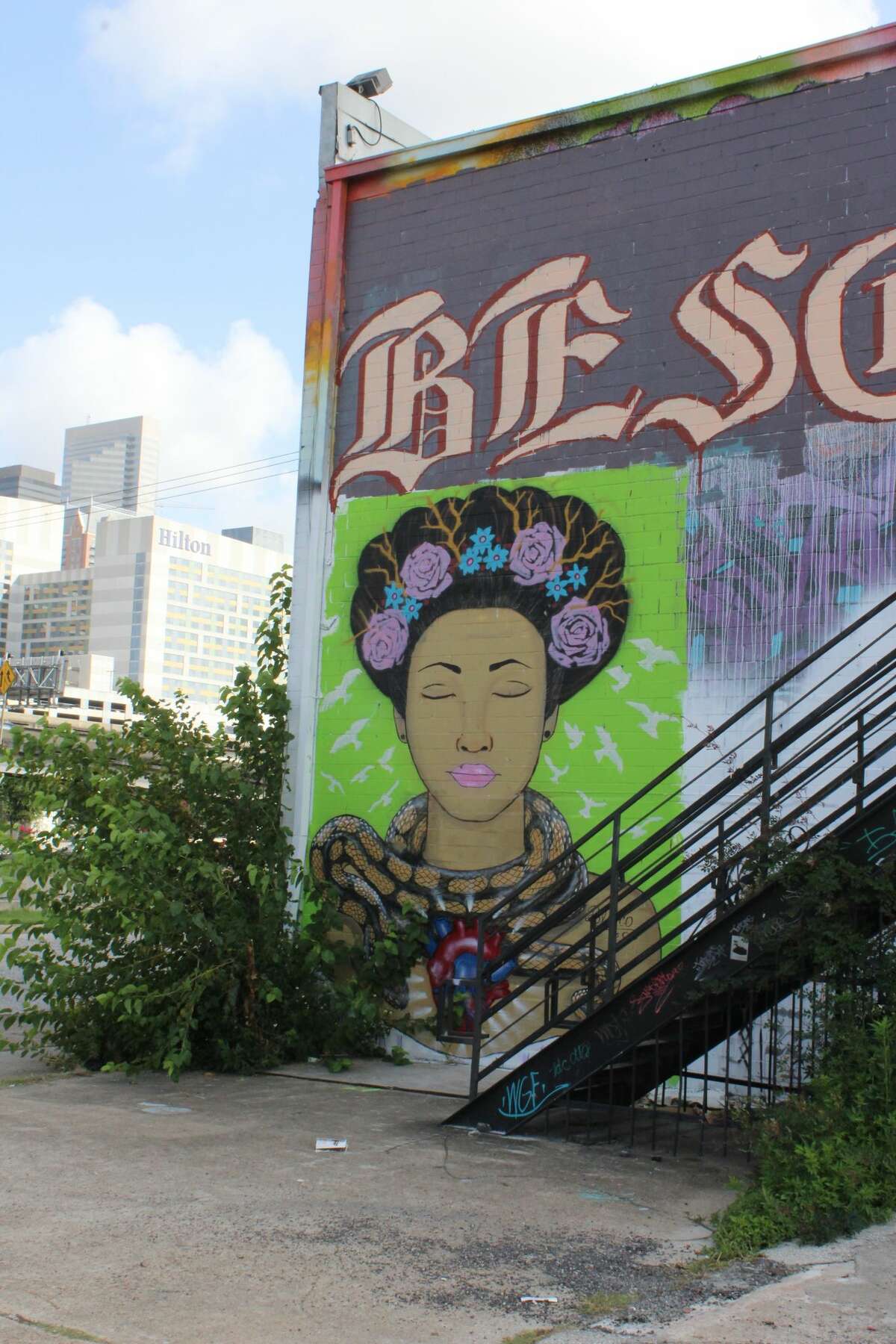 Houston's "BE SOMEONE" graffiti turned into stunning light show