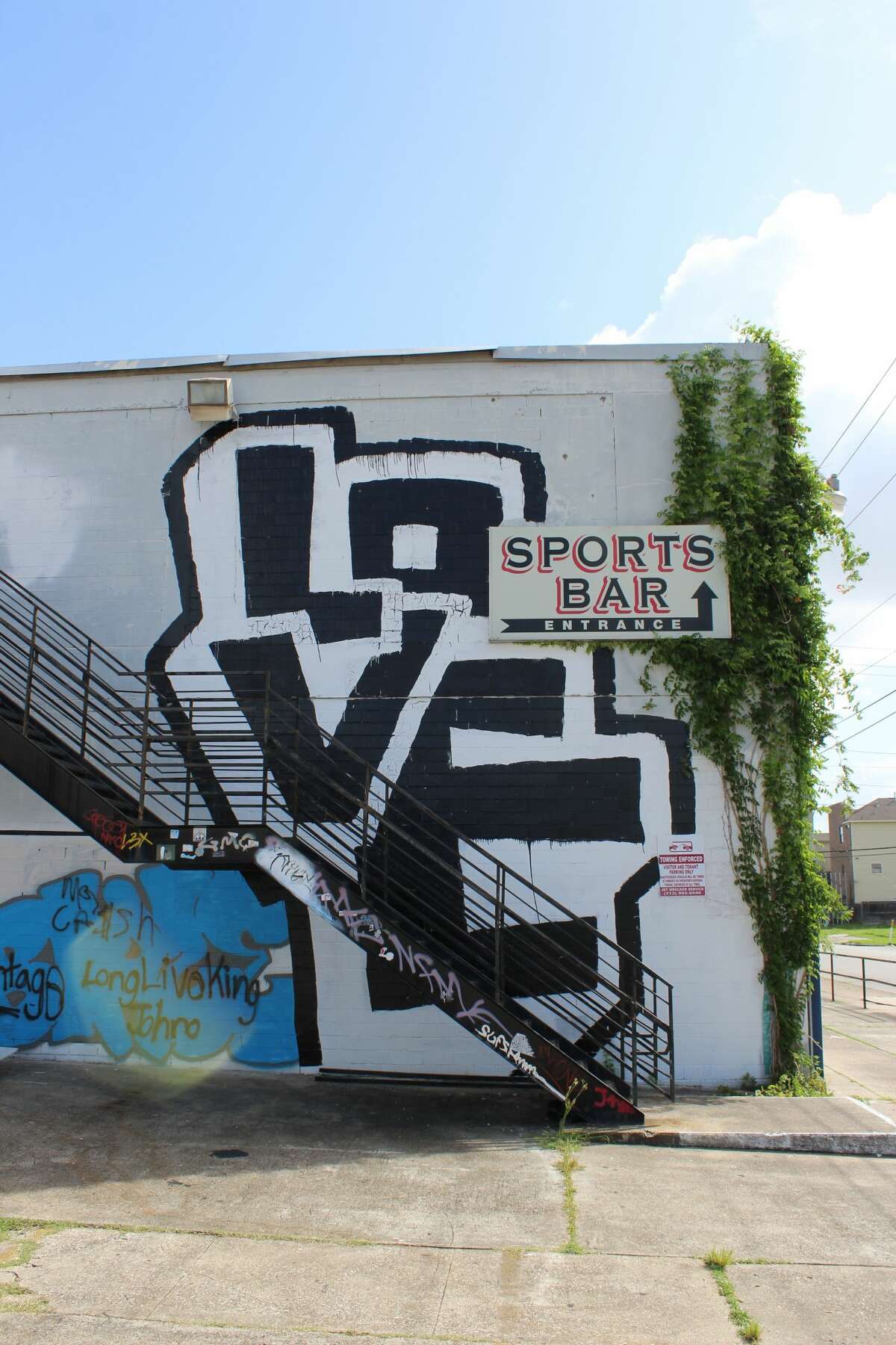 Houston's "BE SOMEONE" graffiti turned into stunning light show