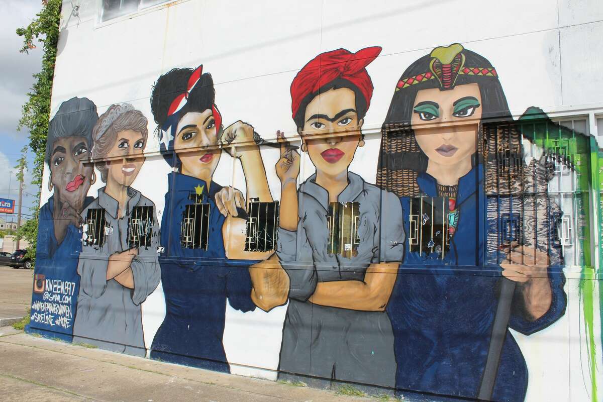 Houston's "BE SOMEONE" graffiti turned into stunning light show