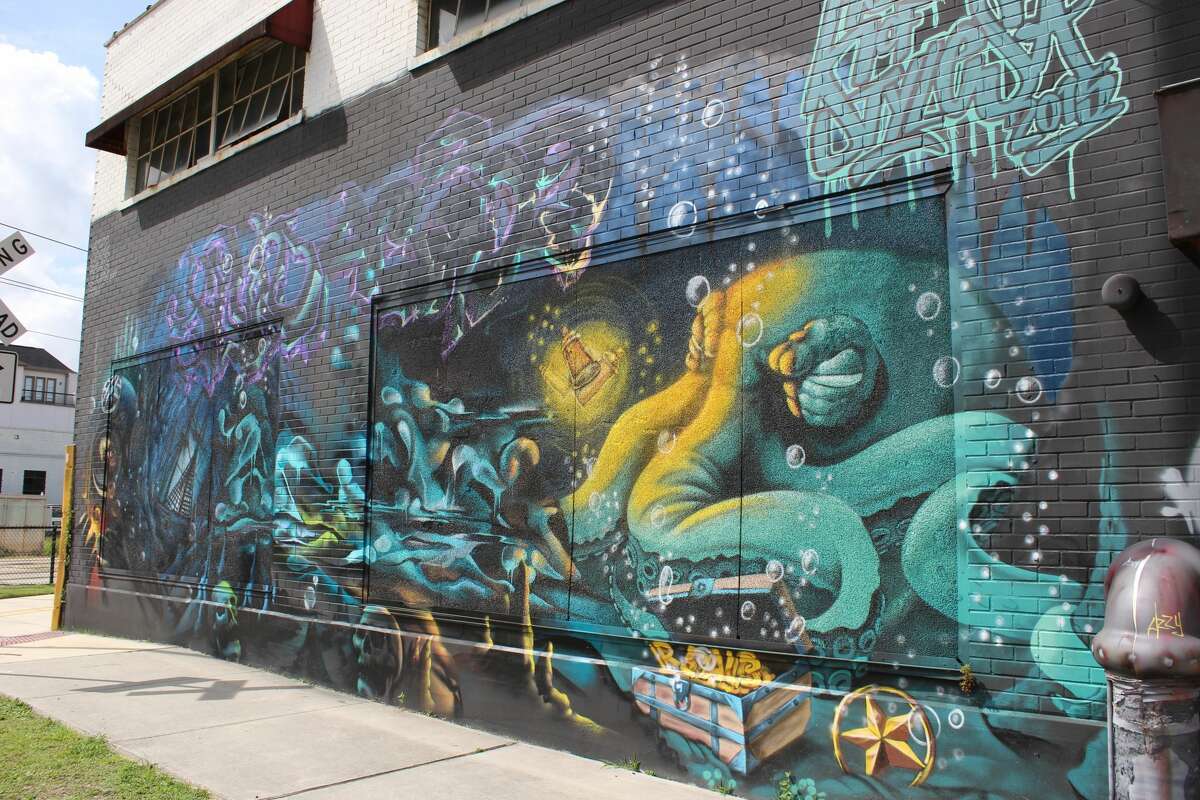 Houston's "BE SOMEONE" graffiti turned into stunning light show