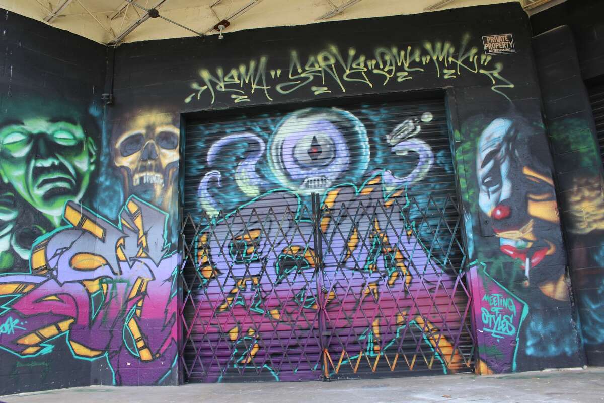 Houston's "BE SOMEONE" graffiti turned into stunning light show