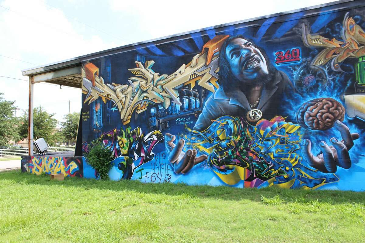 Houston's "BE SOMEONE" graffiti turned into stunning light show