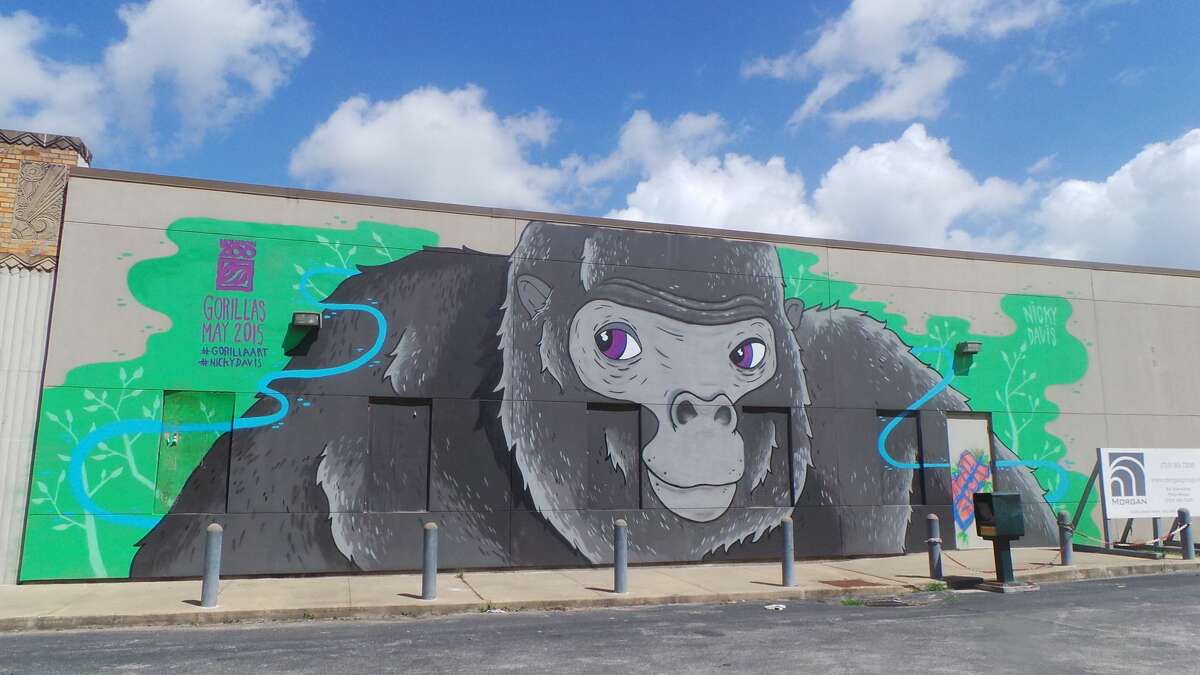 Houston's "BE SOMEONE" graffiti turned into stunning light show