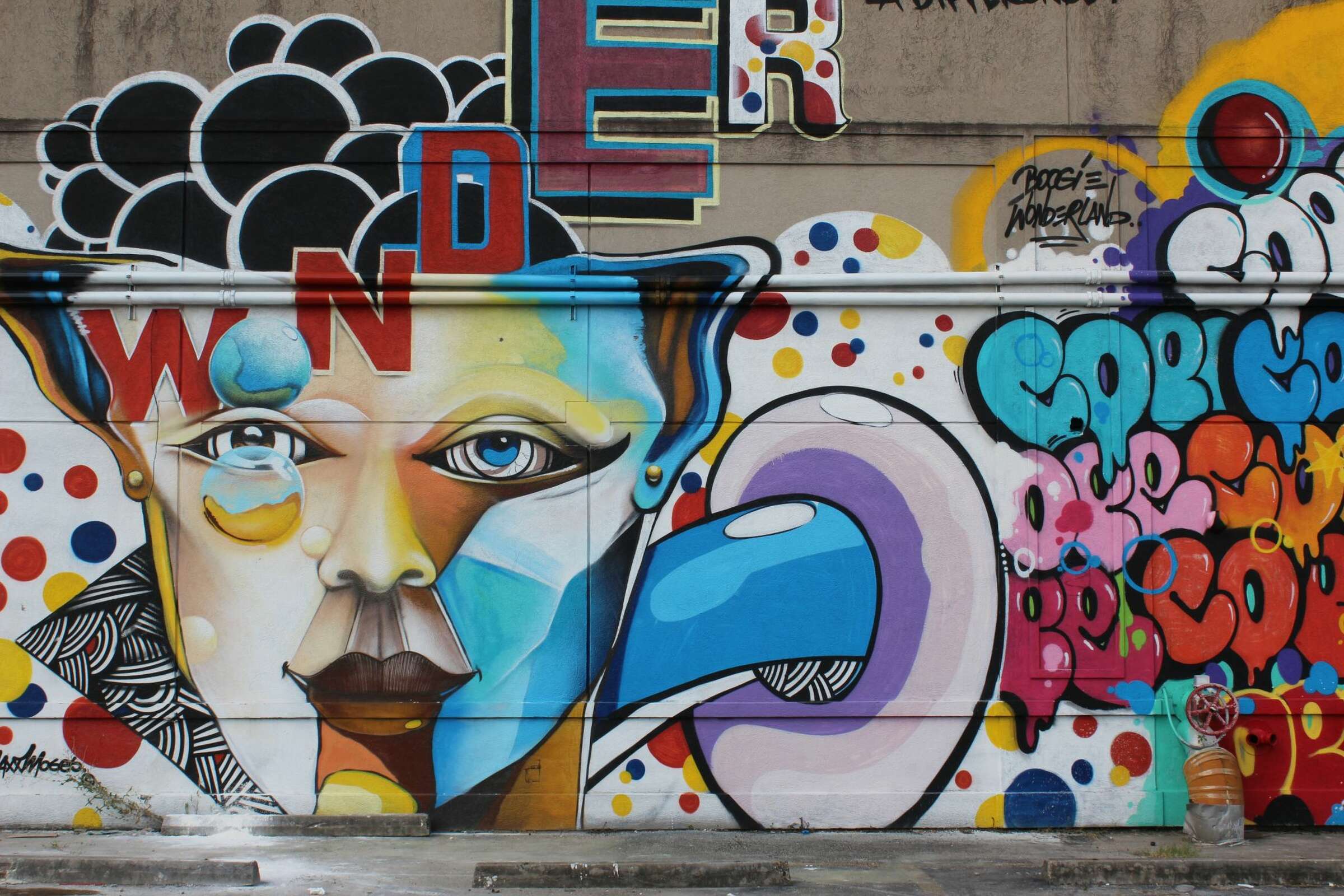 Houston's "BE SOMEONE" graffiti turned into stunning light show