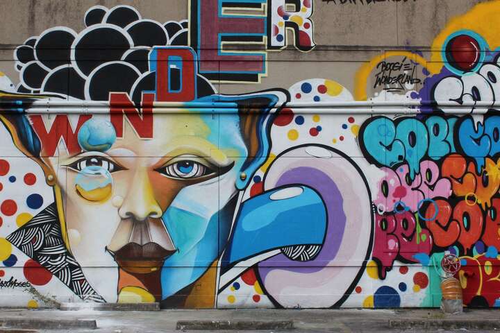 Houston's "BE SOMEONE" graffiti turned into stunning light show