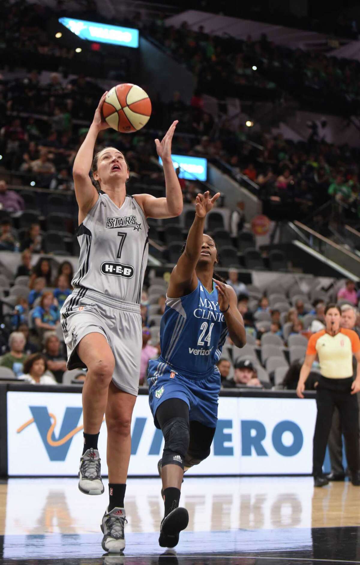 Lynx continue mastery over Stars