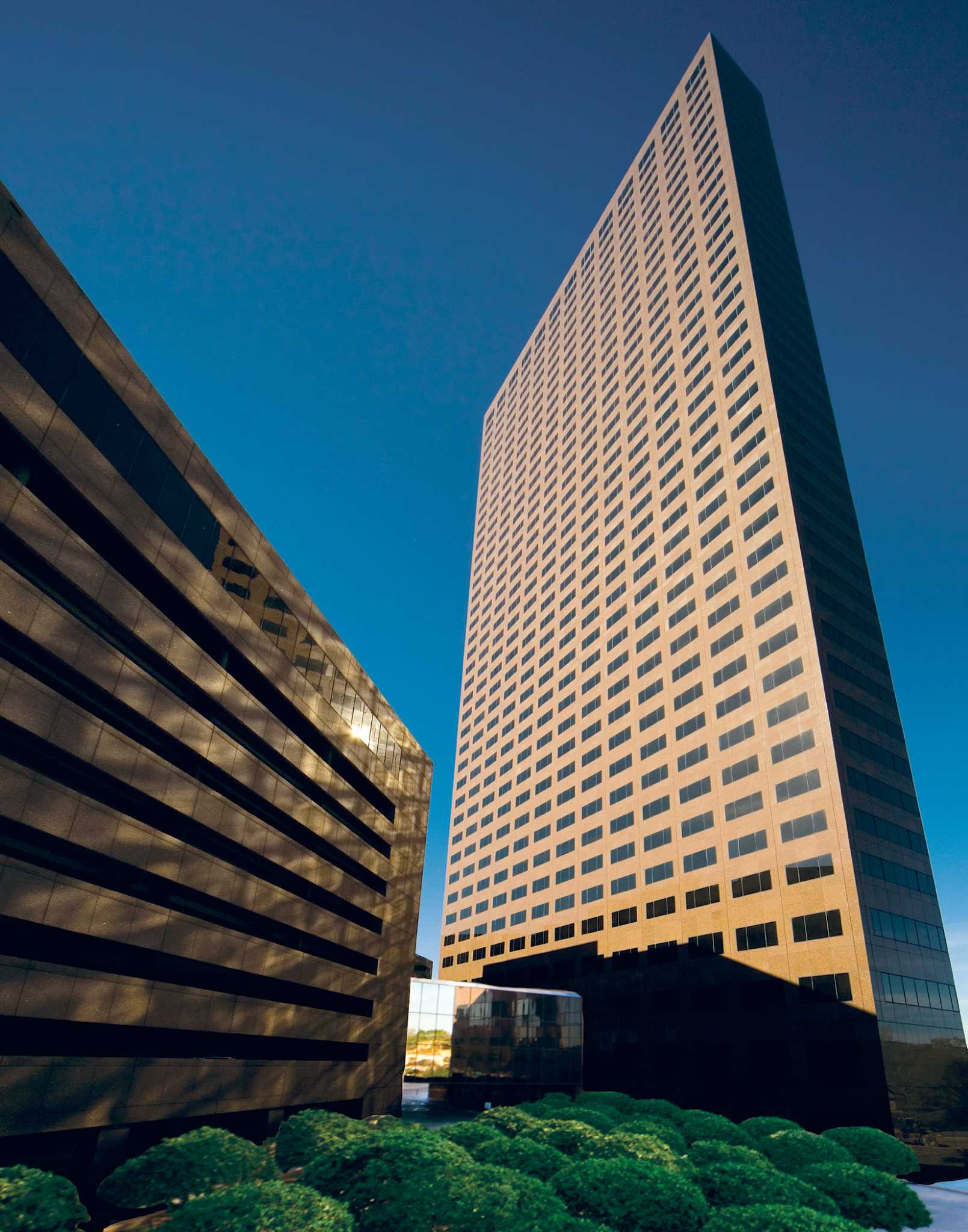 Report: Marathon Oil Tower in talks to be sold