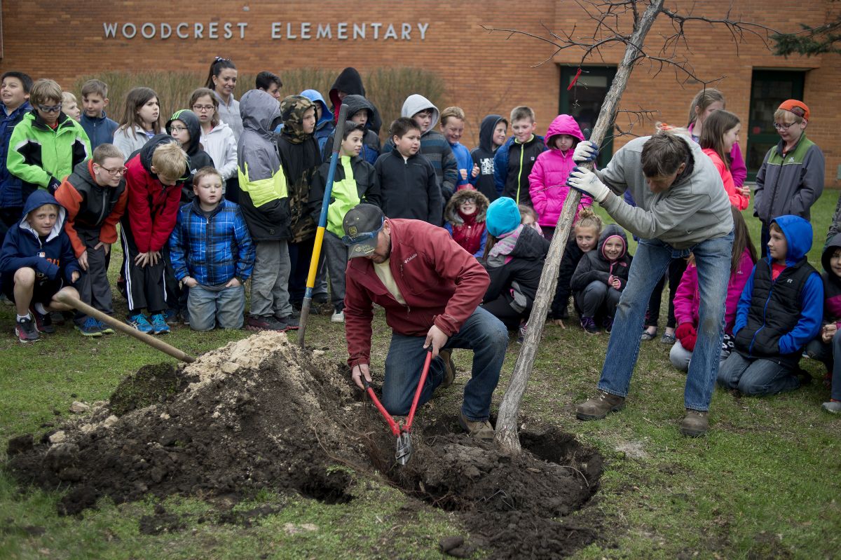 Several groups work together to plant trees for Arbor Day (photos)