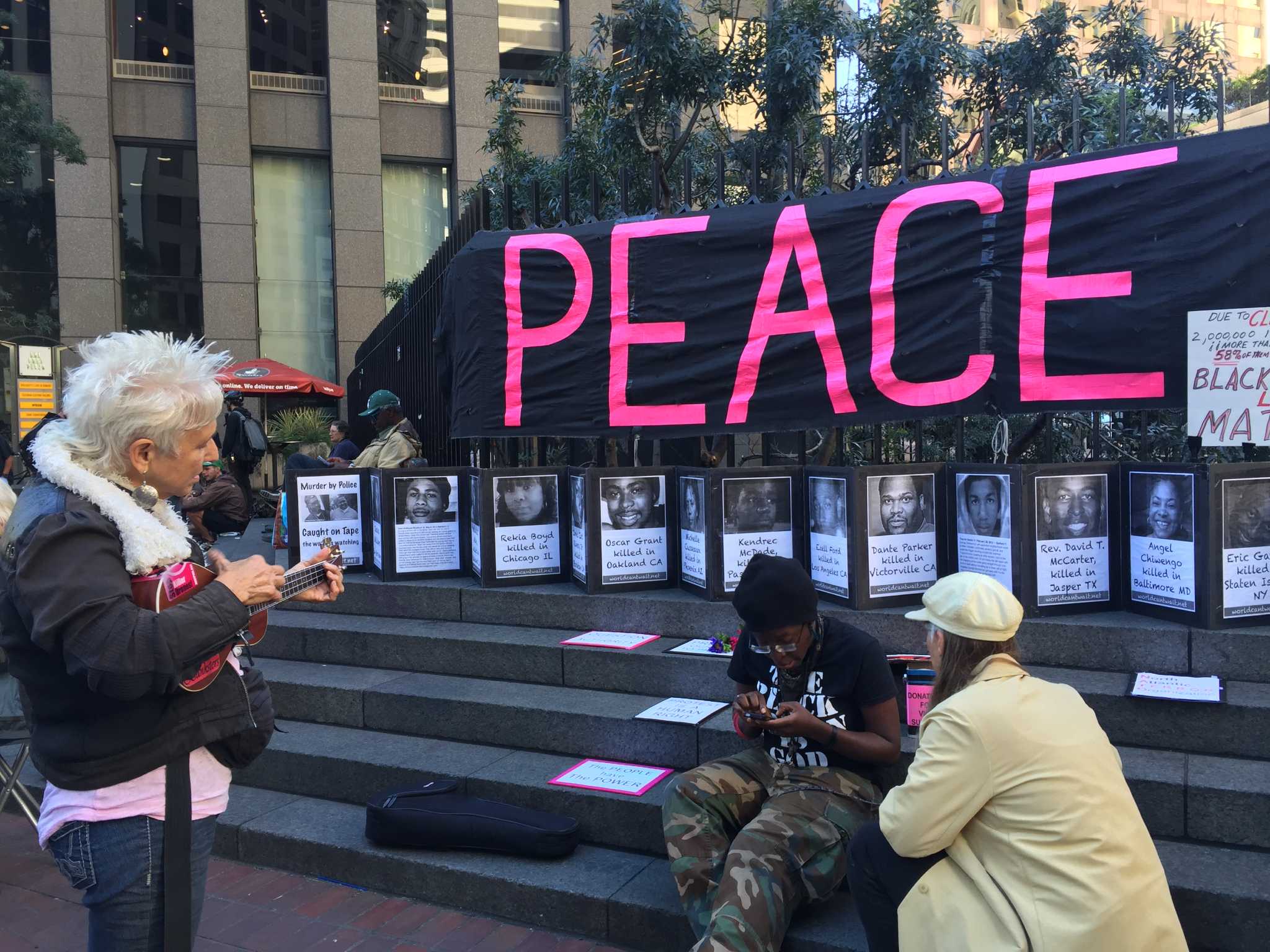 Officers outnumber demonstrators at SF vigil