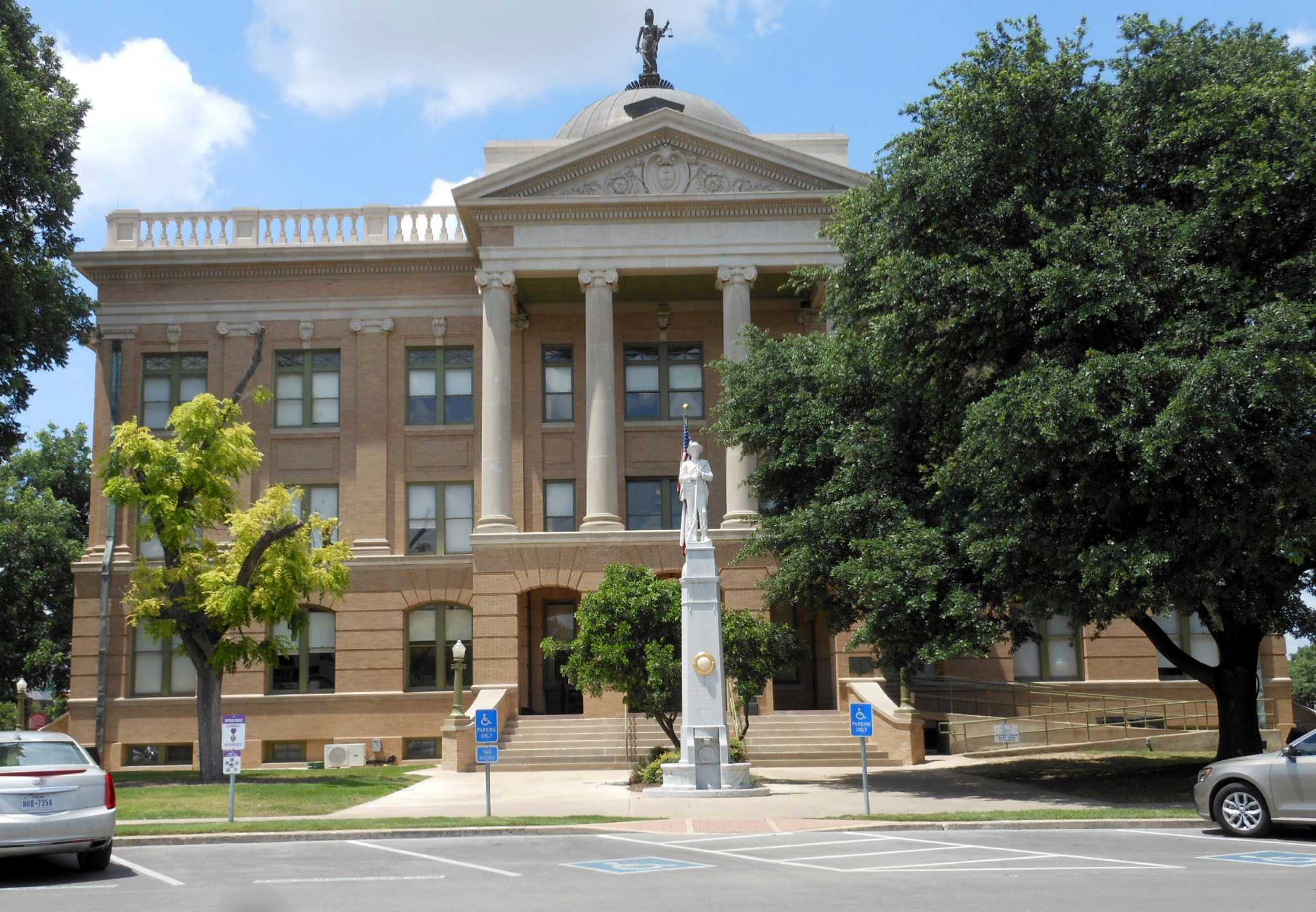 Salado, Georgetown and Roundrock: exploring small towns along Interstate 35