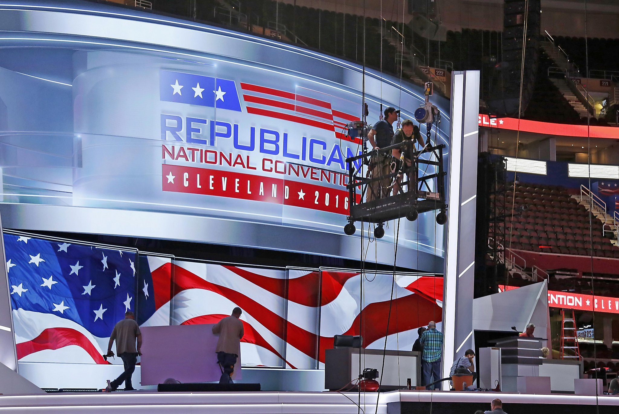 Trump’s convention lineup filled with pols, political outsiders