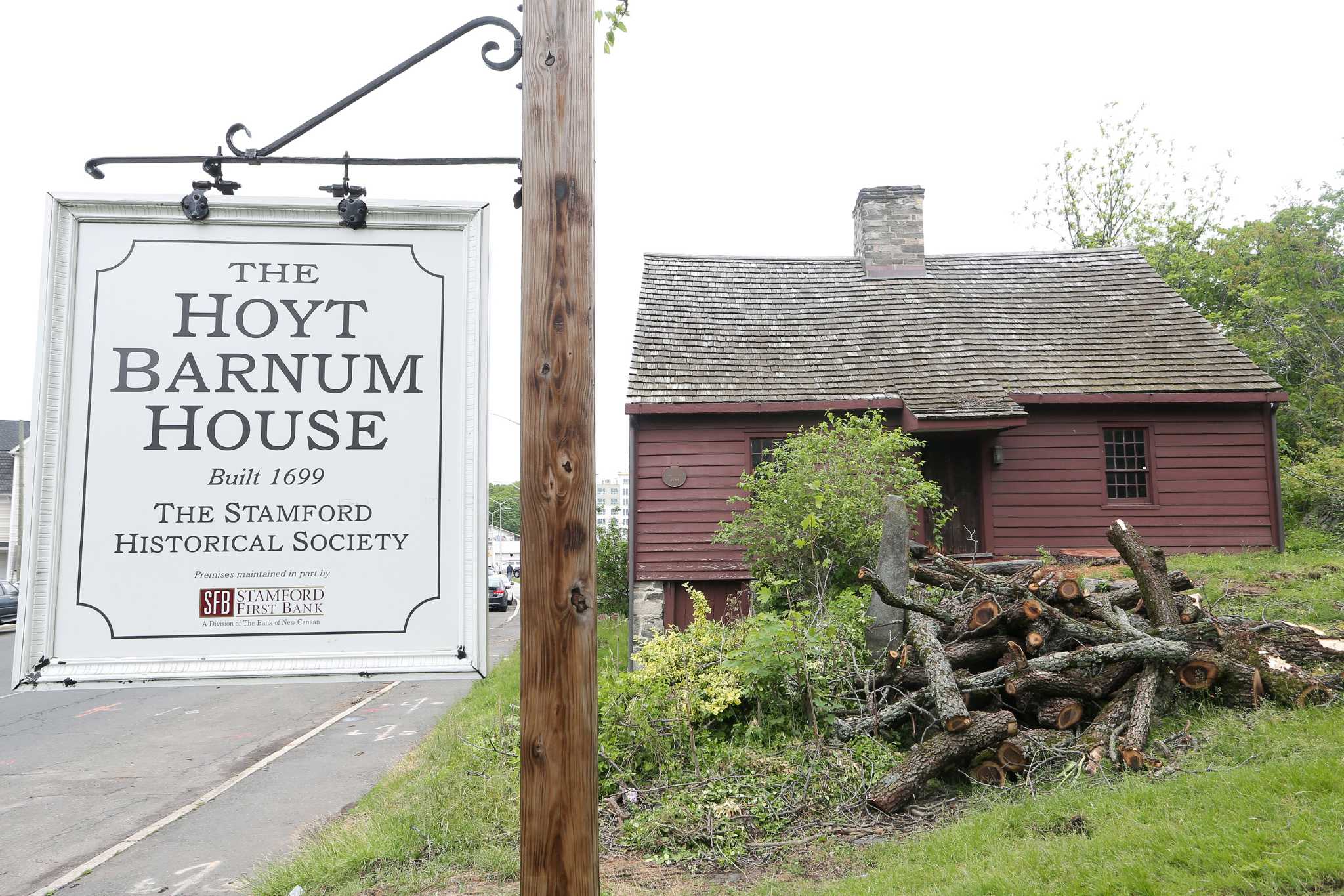 Stamford Historical Society holds dig at Hoyt Barnum house
