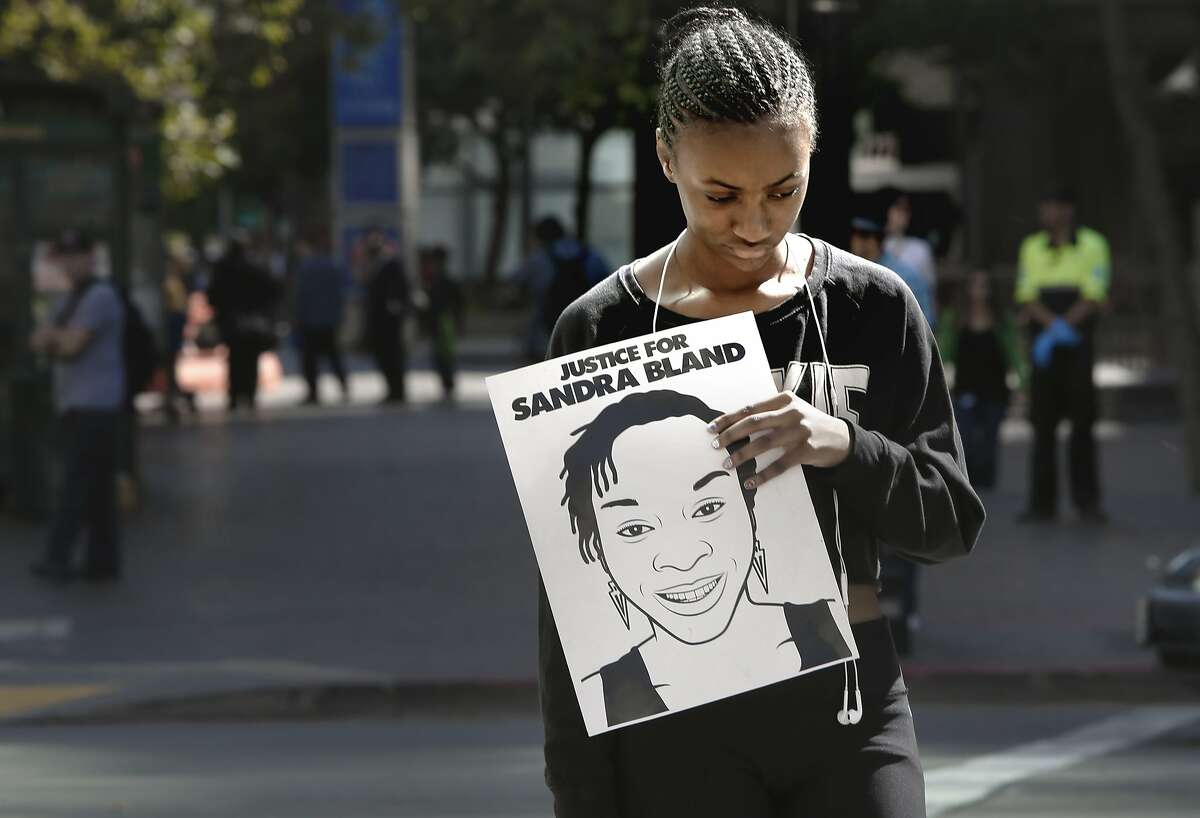 Jailer testifies he falsified jail log in Sandra Bland case, lawyer says