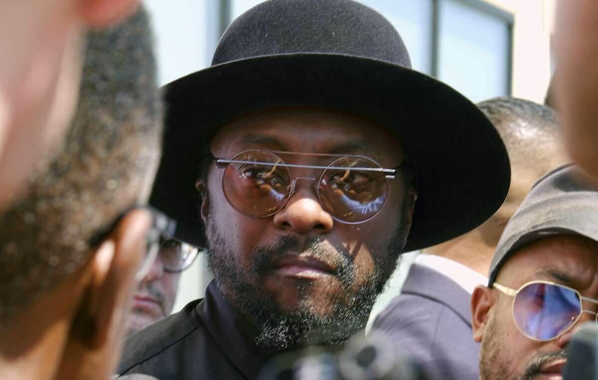 Big crowd attends rapper’s gang summit in Los Angeles