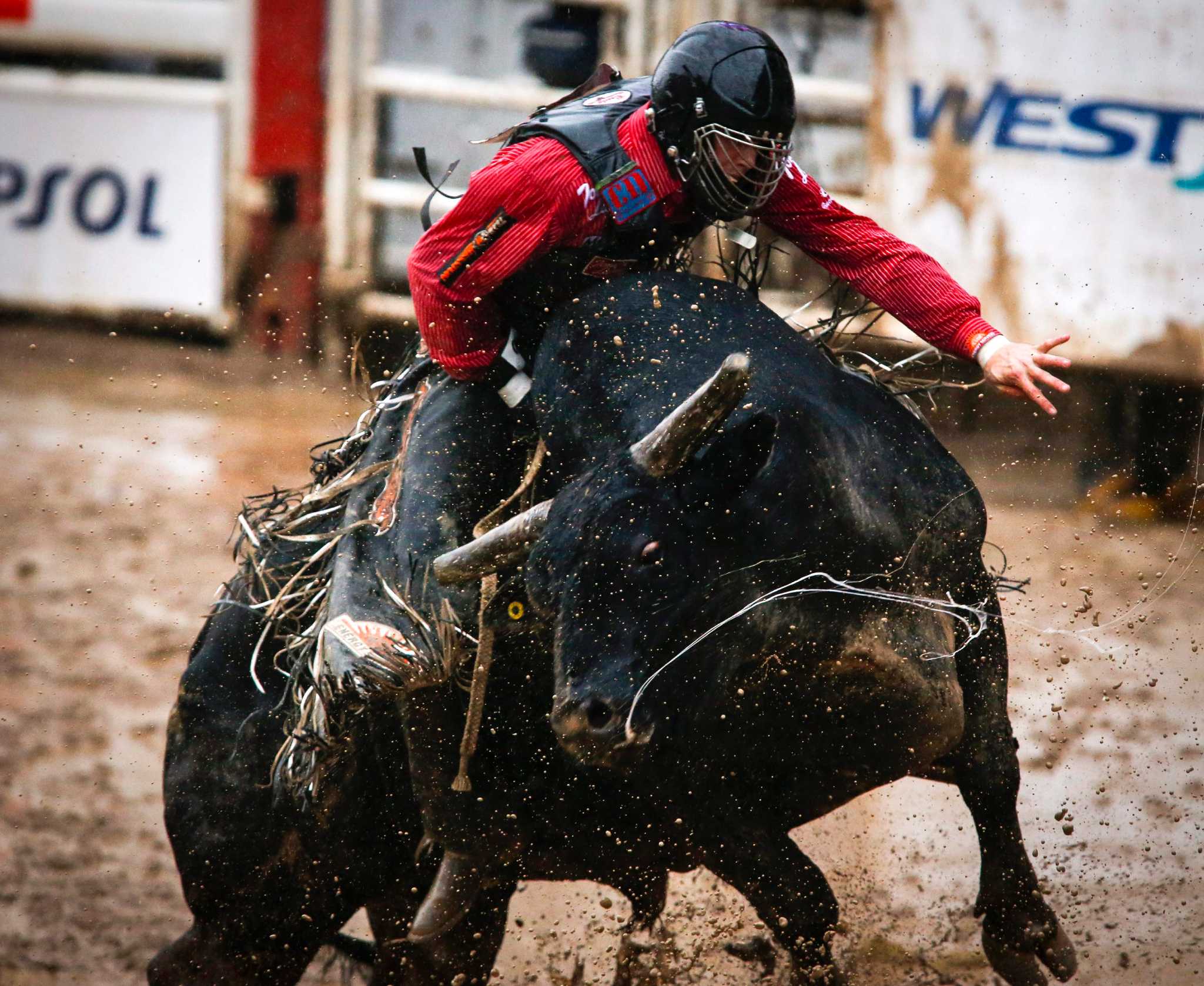 Kountze's Cody Teel wins $100K Canadian bull riding contest