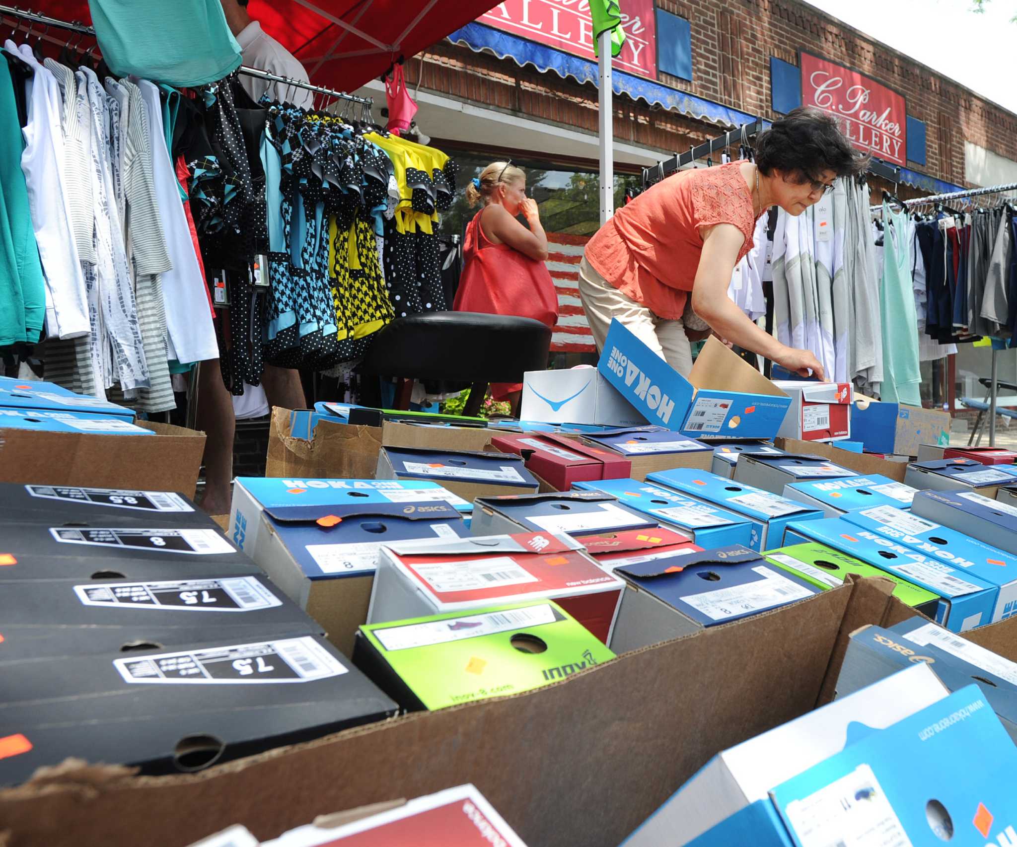 Sidewalk Sales flourish in the heat