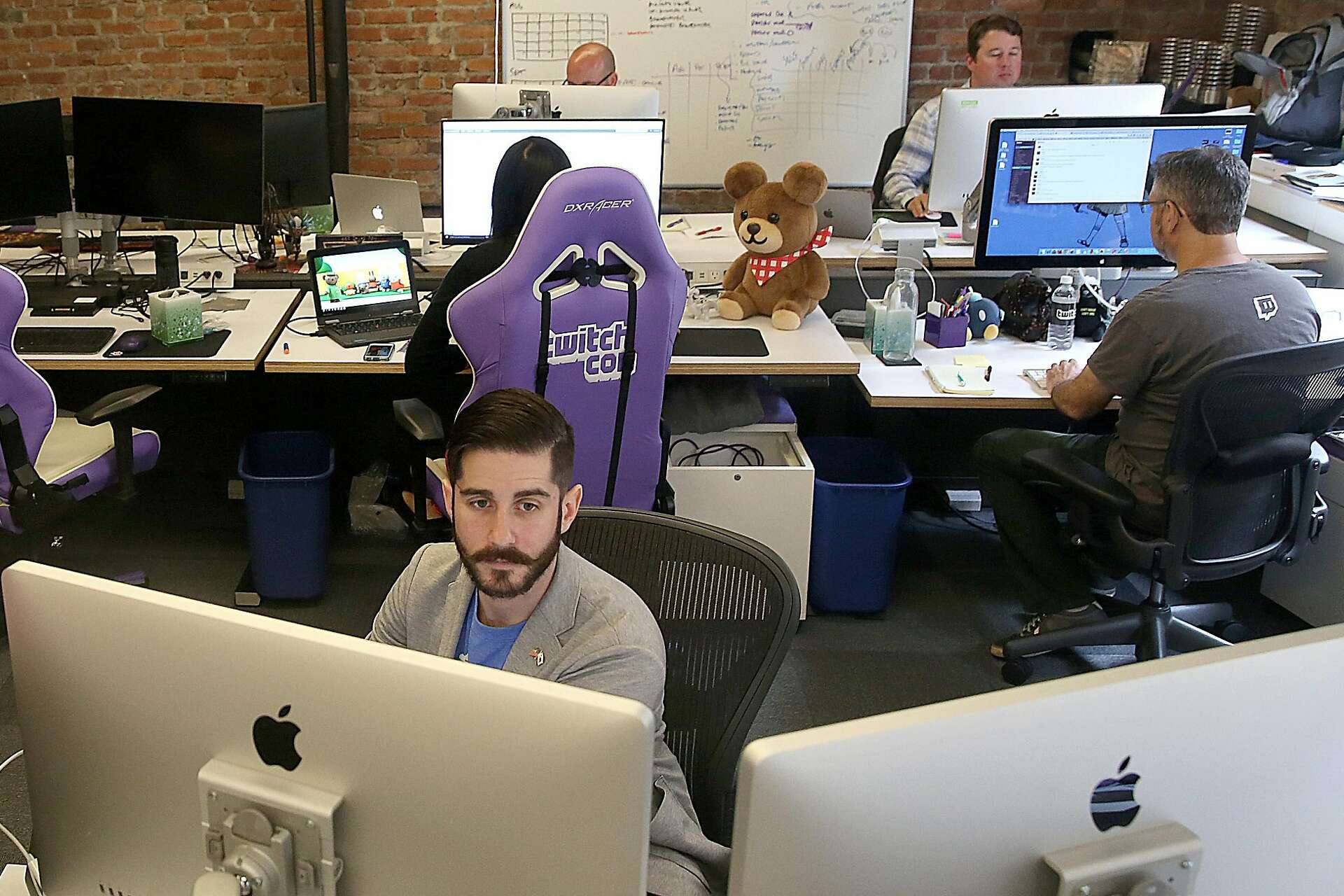 As Twitch streams RNC, commentary runs from thoughtful to snarky