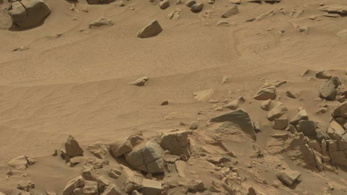 Alien hunter: NASA photo shows ventilation roof of underground Martian city