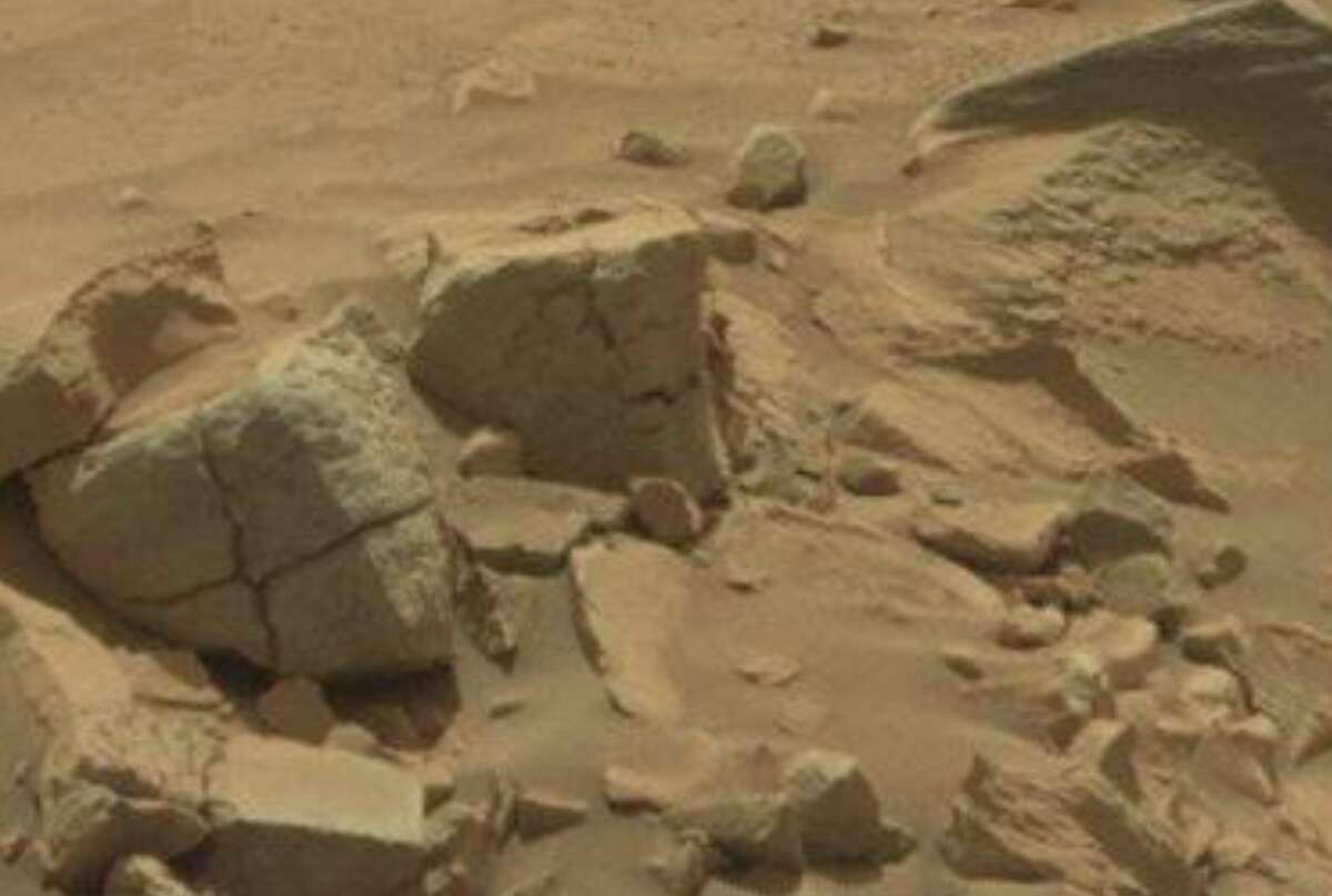Alien hunter: NASA photo shows ventilation roof of underground Martian city