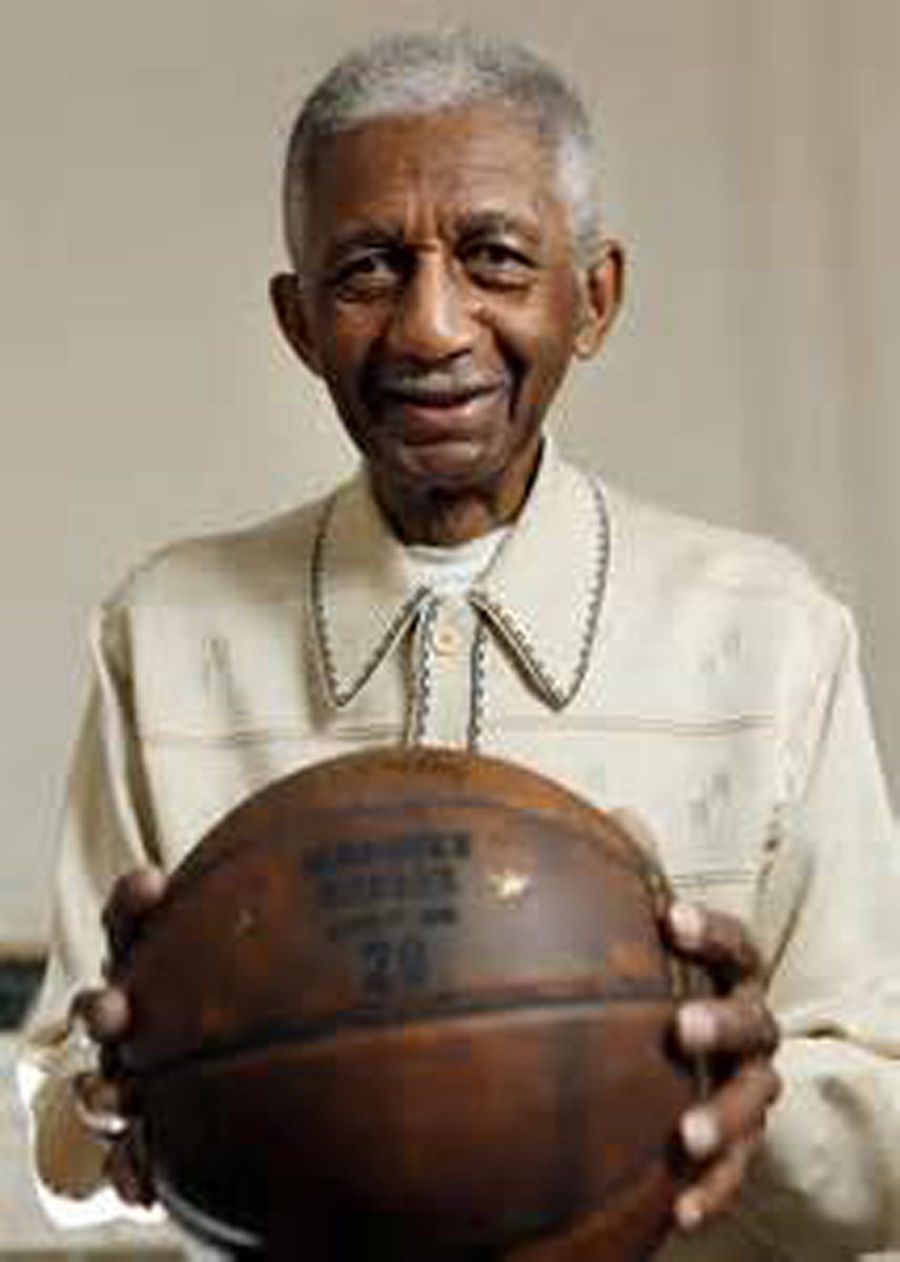 Haynes taught Globetrotter routines to Flying Queens