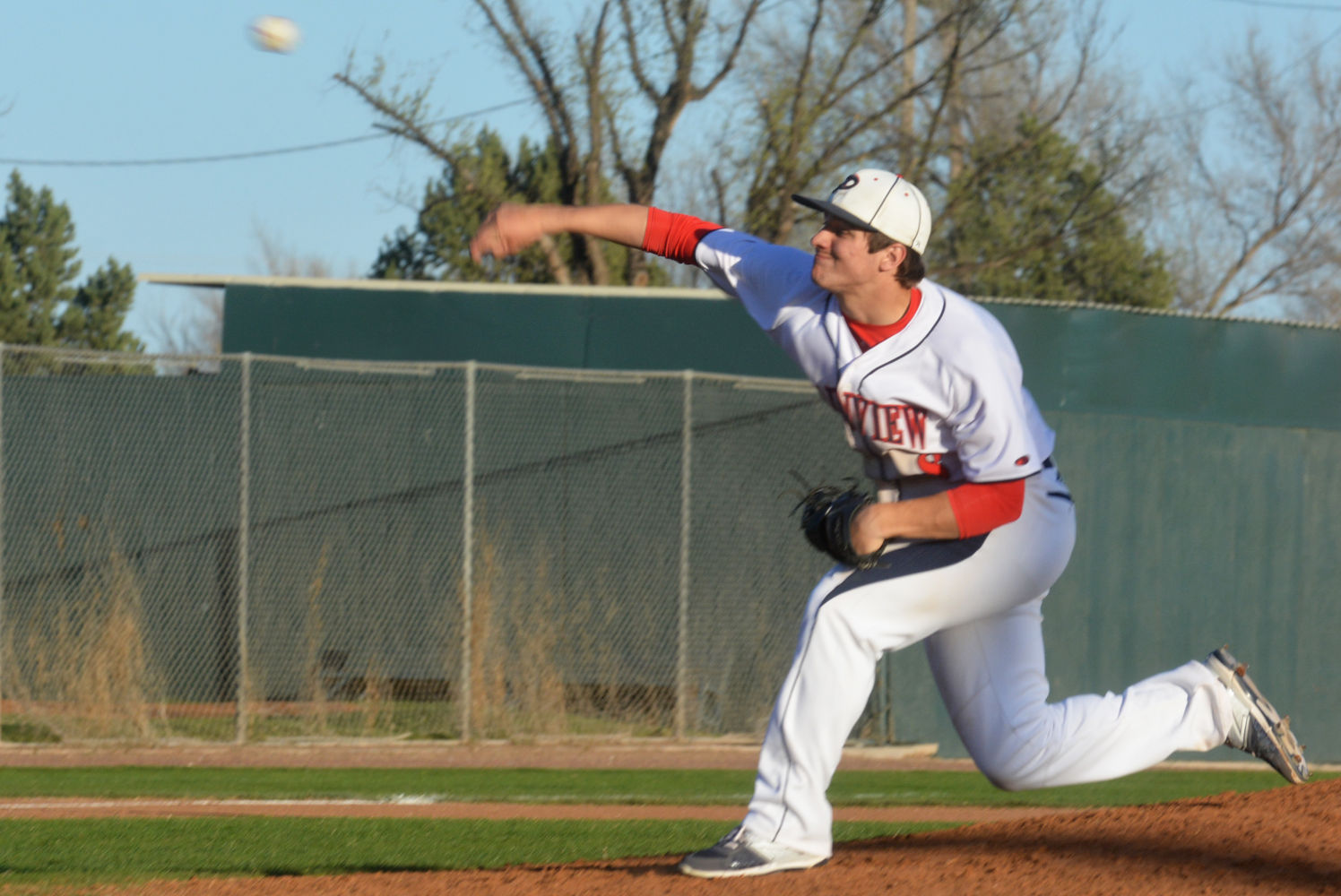 Oldfield decides to stay home, play baseball at WBU