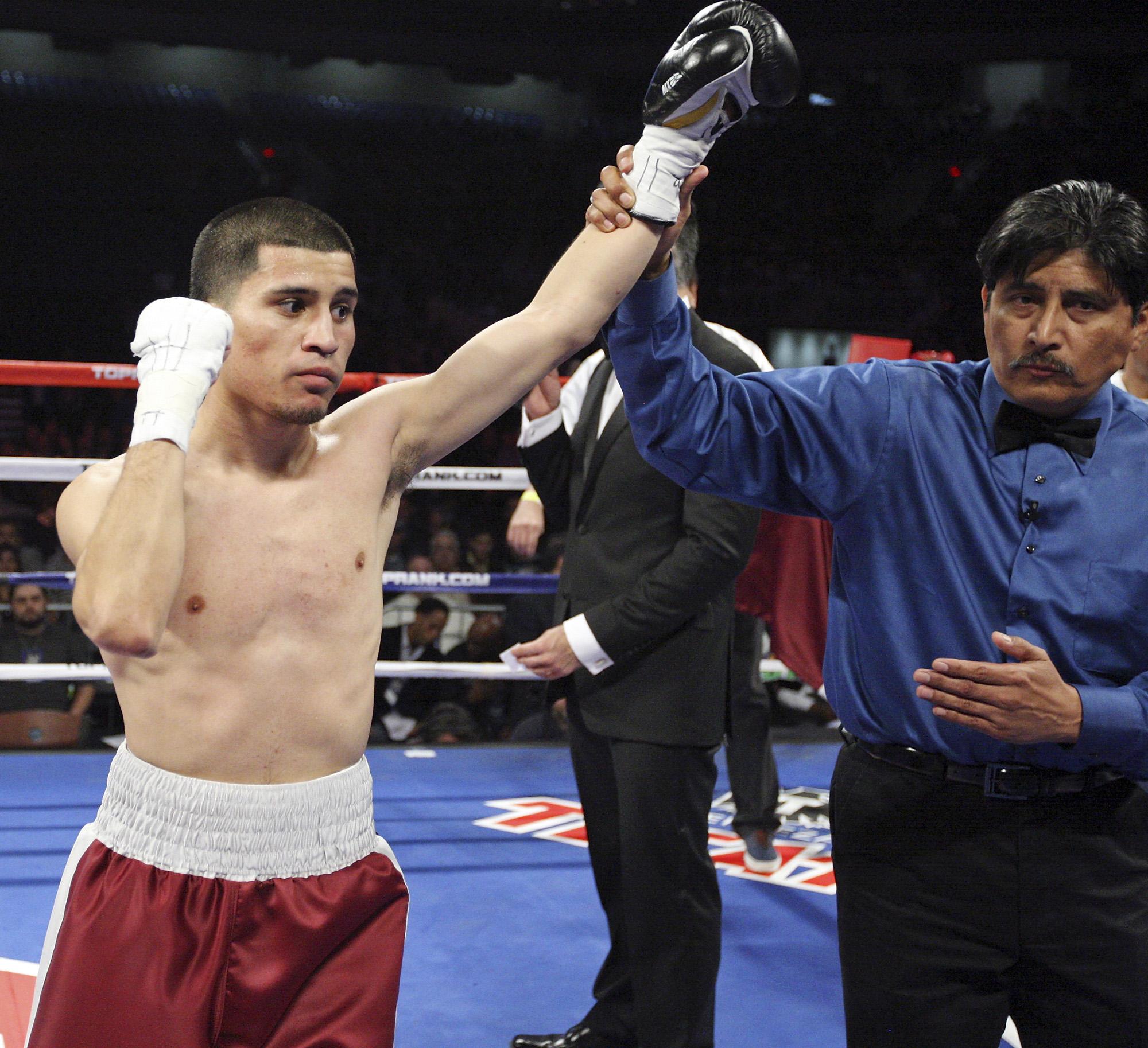 S.A.’s Lopez KOs foe to remain undefeated