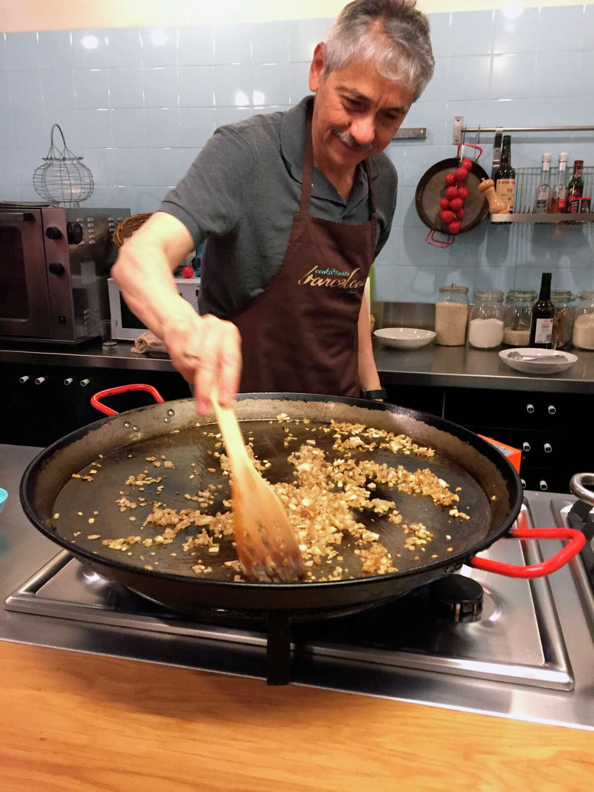 What color is paella? The answer, from a Barcelona chef