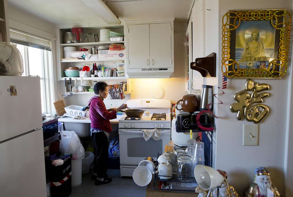 S.F. street cleaner, 67, is ‘Grandma’ at home and on the job