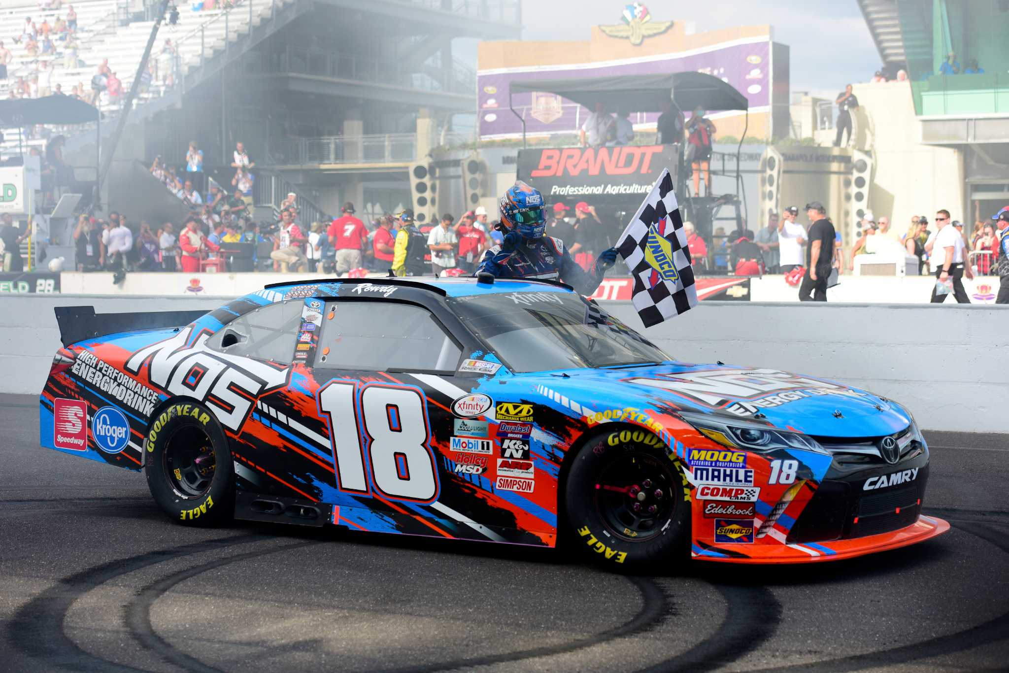 Busch stays hot in Indy run