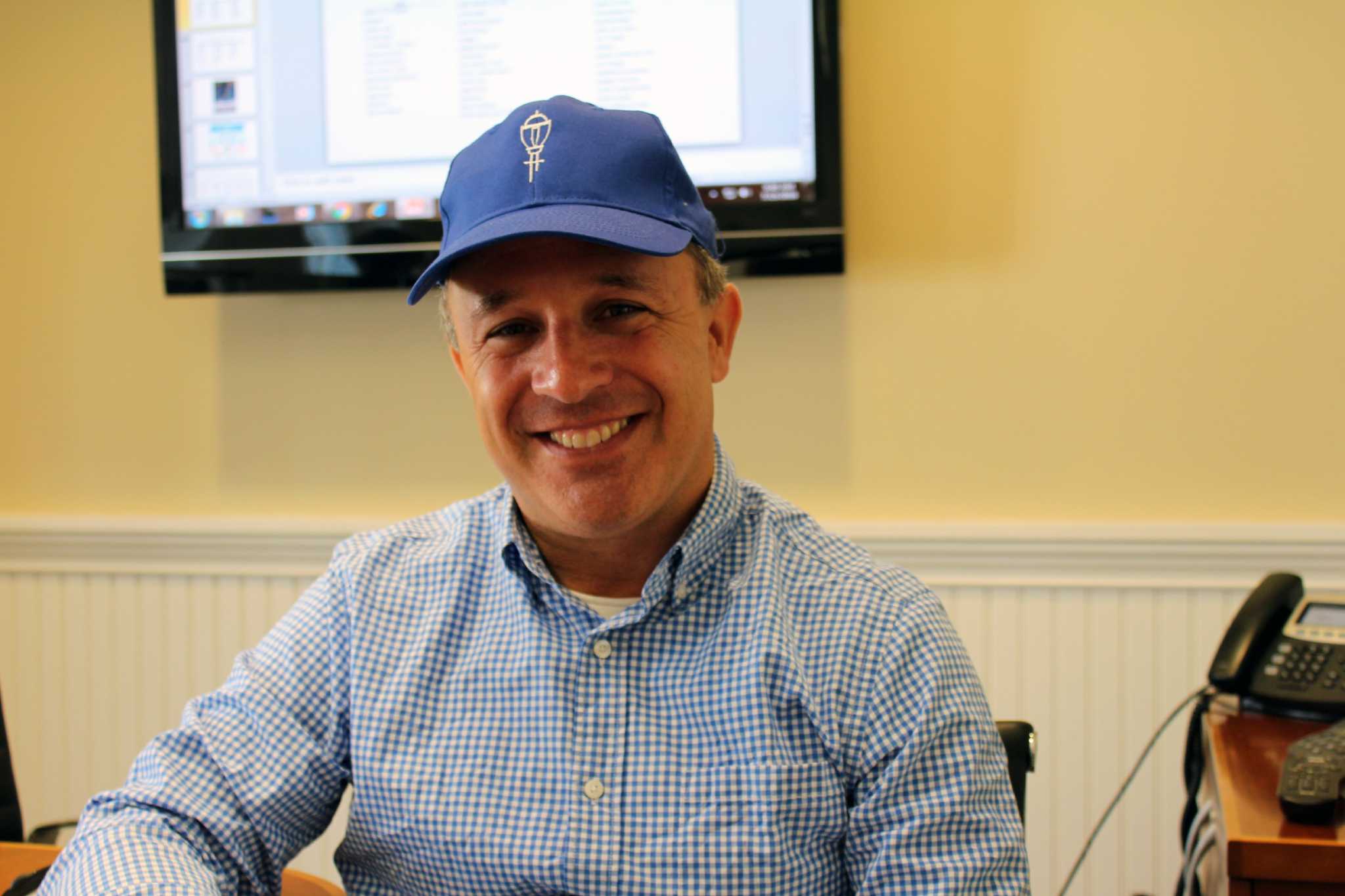 An unusual method: Darien developer brings color to pitches