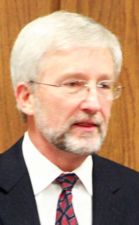 Garland offers simple message during chapel service