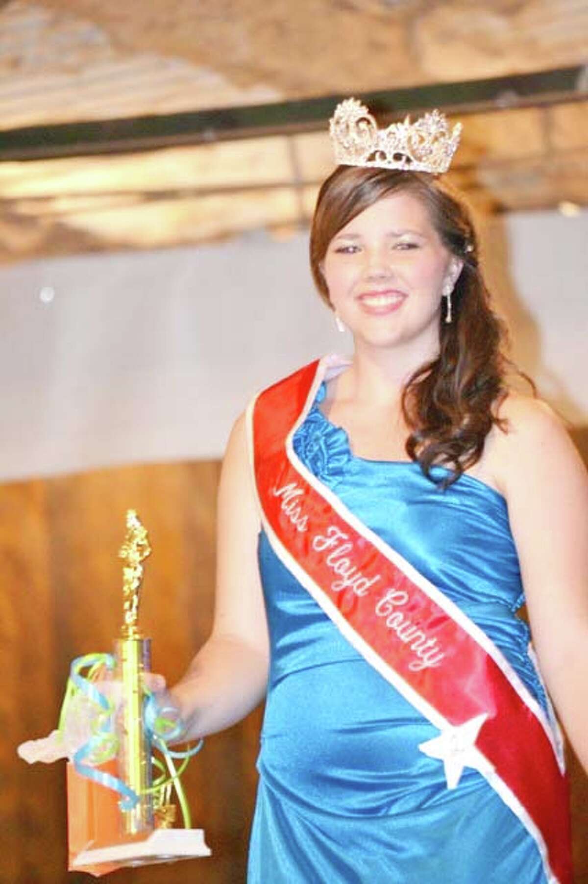 Darby Long crowned Miss Floyd County