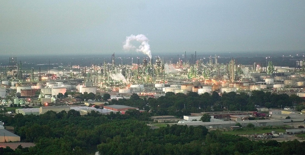 Large fire contained at Exxon Mobil refinery