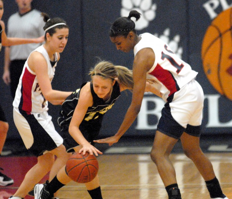 Big Spring’s hot shooting keeps Bulldogs winless in district