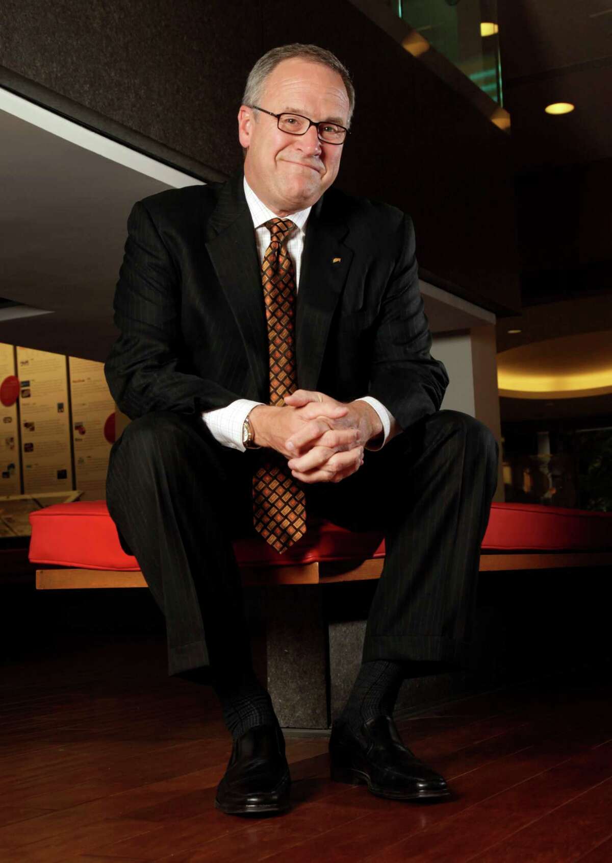 Longtime Lilly CEO to retire