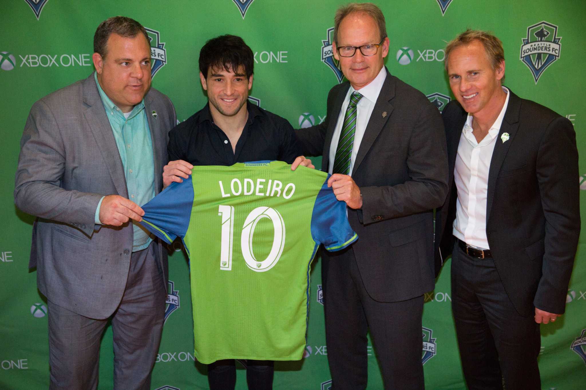 Sounders sign star Uruguayan midfielder Nicolas Lodeiro