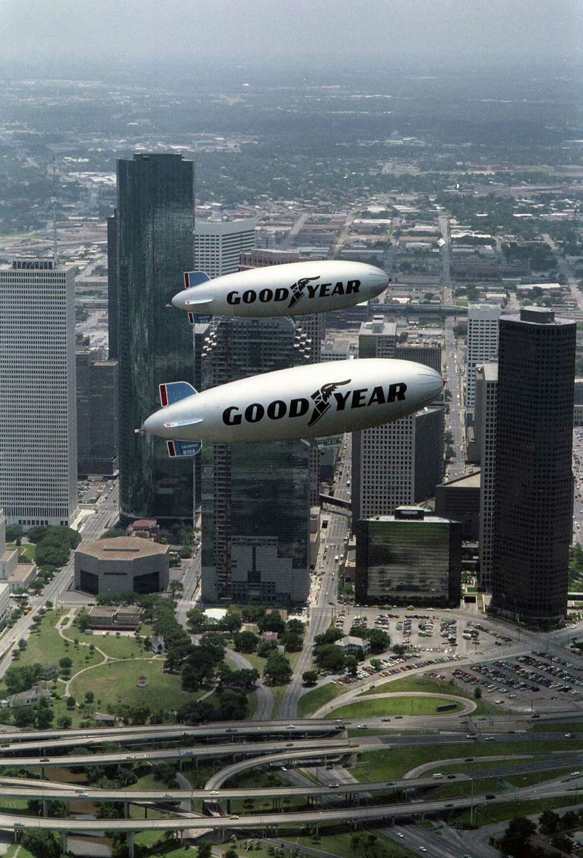 30 years ago: Dueling blimps, all stars arrive, Elissa in NYC