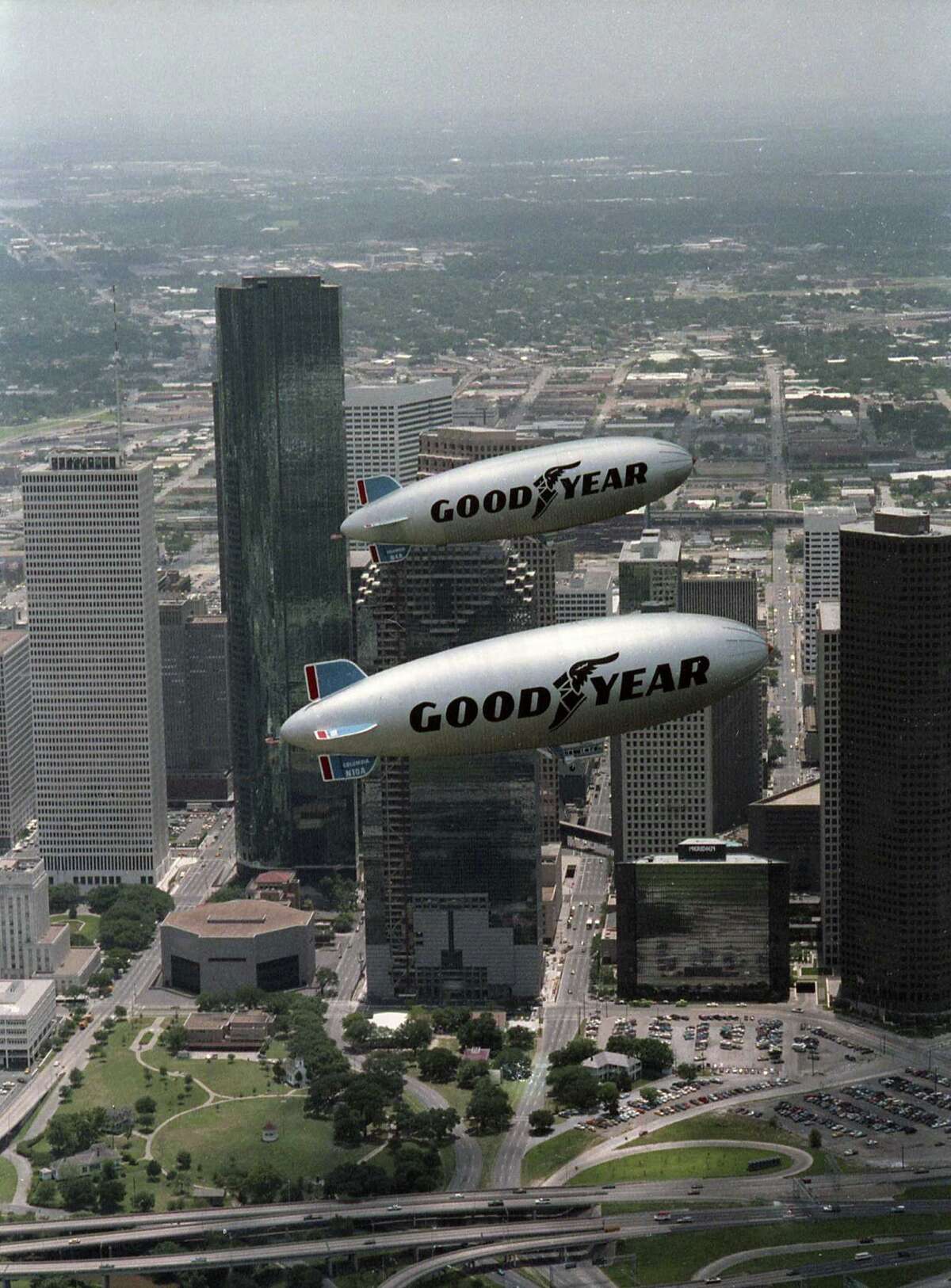 30 years ago: Dueling blimps, all stars arrive, Elissa in NYC